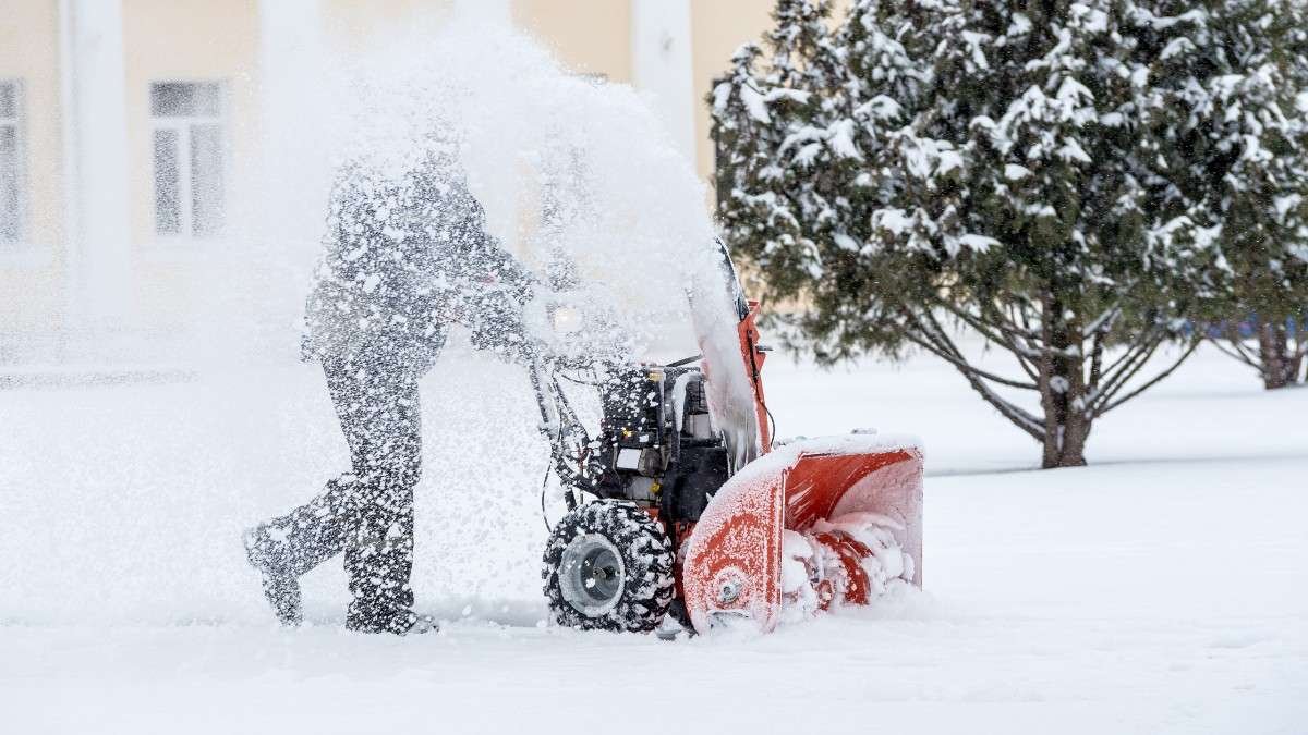 Top 10 Snow Plowing Tips for a Safe Winter | Athletepunch