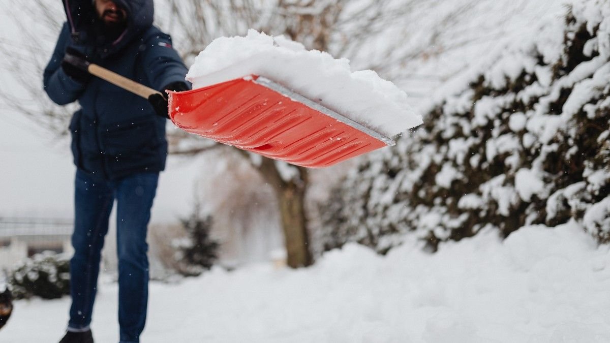 Top 10 Snow Plowing Tips for a Safe Winter | Athletepunch